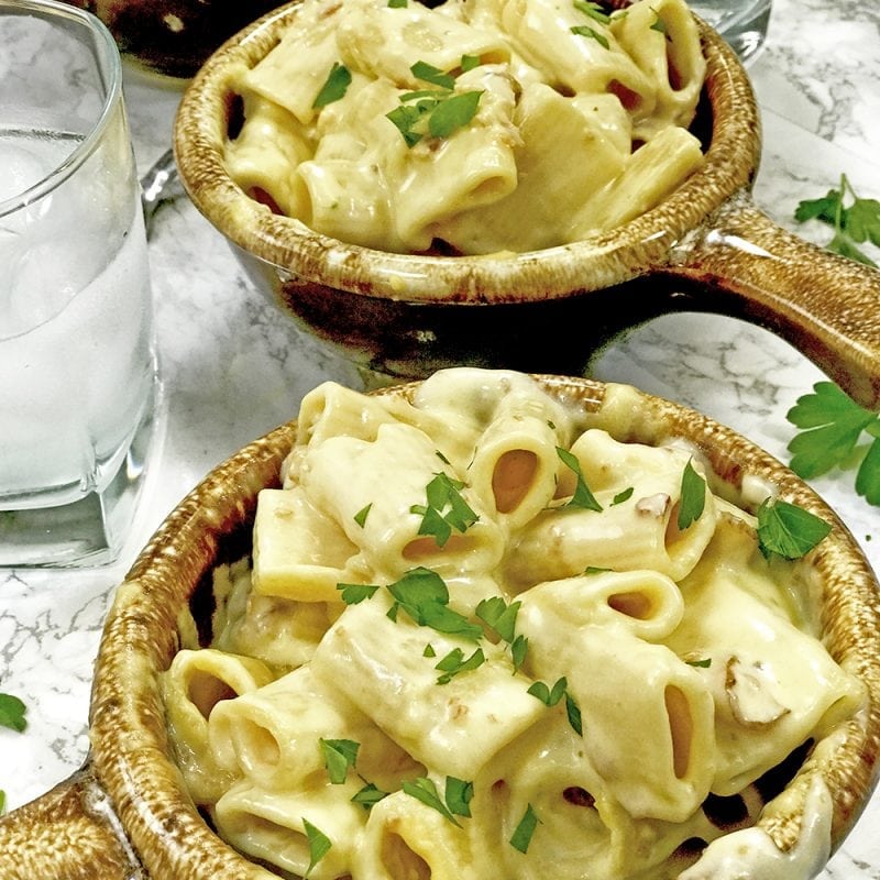 Pressure Cooker Mac n Cheese in the Instant Pot - The Best Ever.